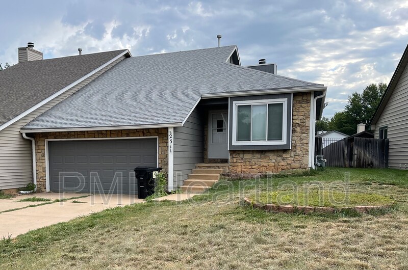 2511 S Yellowstone St, Wichita, KS 67215 - House Rental in Wichita, KS ...