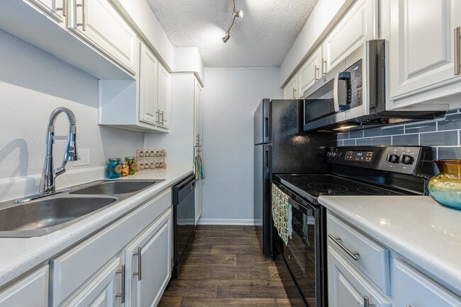 The Legacy at Clear Lake Apartments - 270 El Dorado Blvd Webster, TX ...