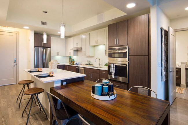 Latitude Med Center Apartments - Houston, TX | Apartments.com