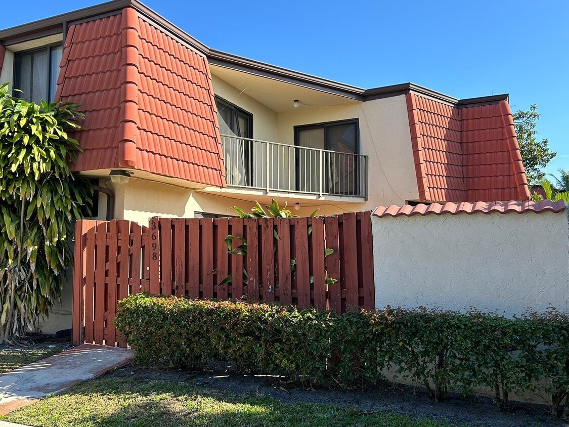 3698 Victoria Dr, West Palm Beach, FL 33406 - Townhome Rentals in West ...