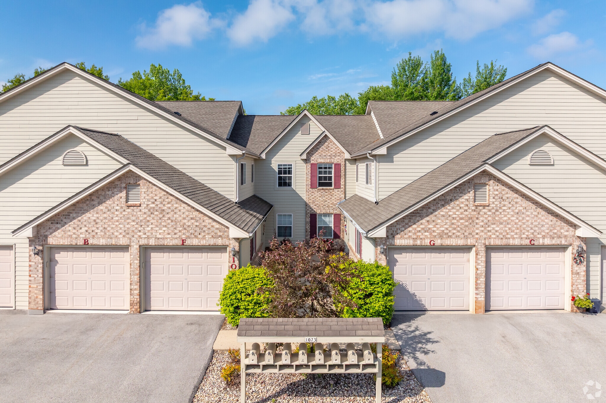 Hawthorne Place Apartments - 1105 Hawthorne Pl Pewaukee, WI 53072 ...