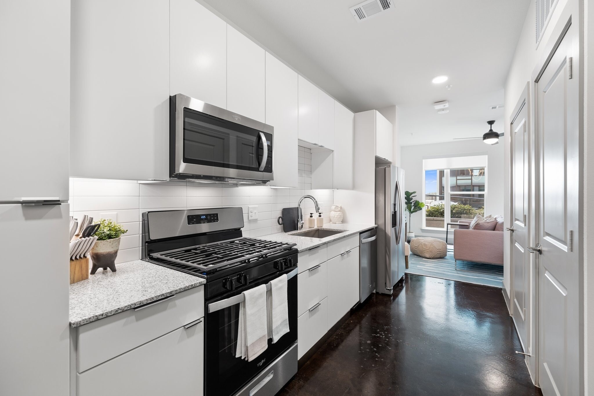 The Oliver - 2305 Summer St Houston, TX 77007 | Apartments.com