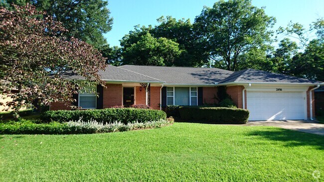 Downtown Farmers Branch Apartments for Rent with Hardwood Floors ...