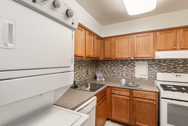 Hillendale Farms Apartments for Rent with a Dog Park - Parkville, MD ...