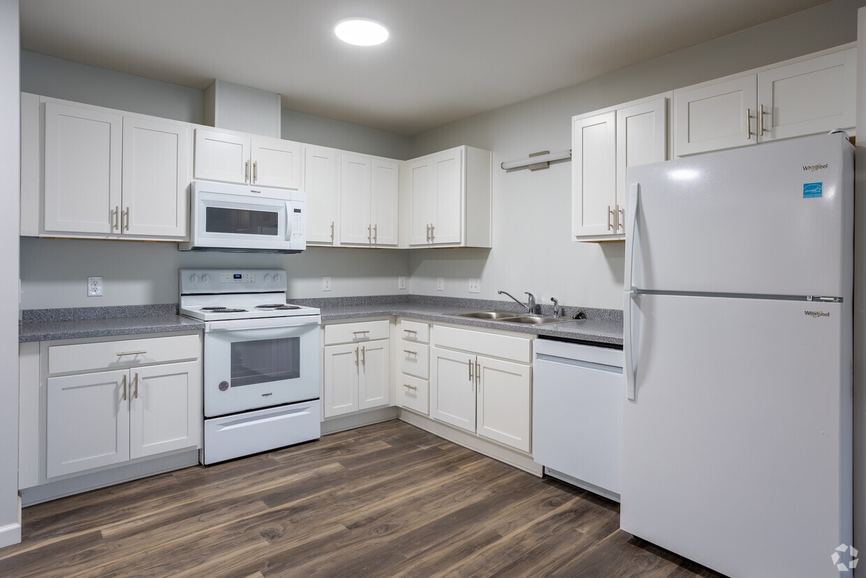 Cottage Bluff Apartments - 907 Ikes Peak Rd Clinton, IA 52732 ...
