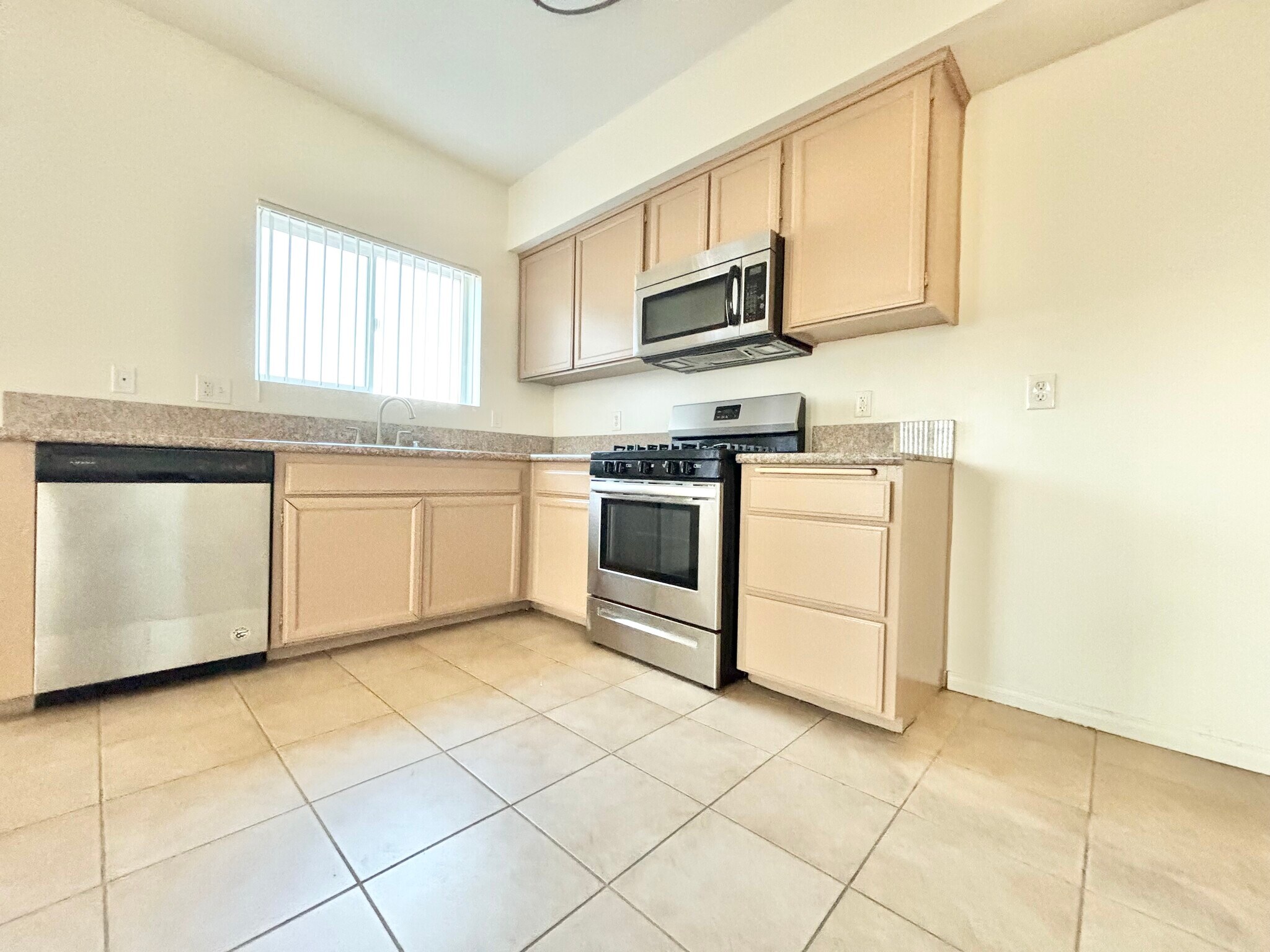 12132 Hart St Unit 204, Los Angeles, CA 91605 - Room for Rent in Los ...