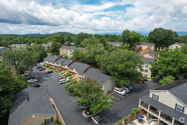 Georgetown Green Apartments under $1,000 - Charlottesville, VA - 8 ...