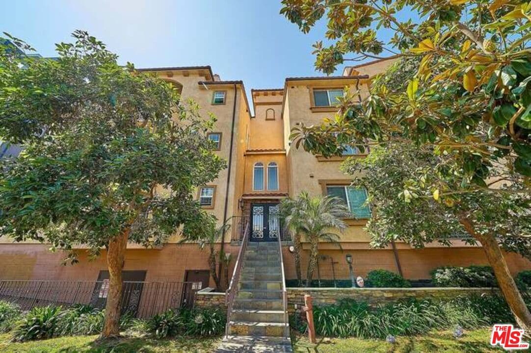 5132 W Maplewood Ave Unit 202, Los Angeles, CA 90004 - Room for Rent in ...