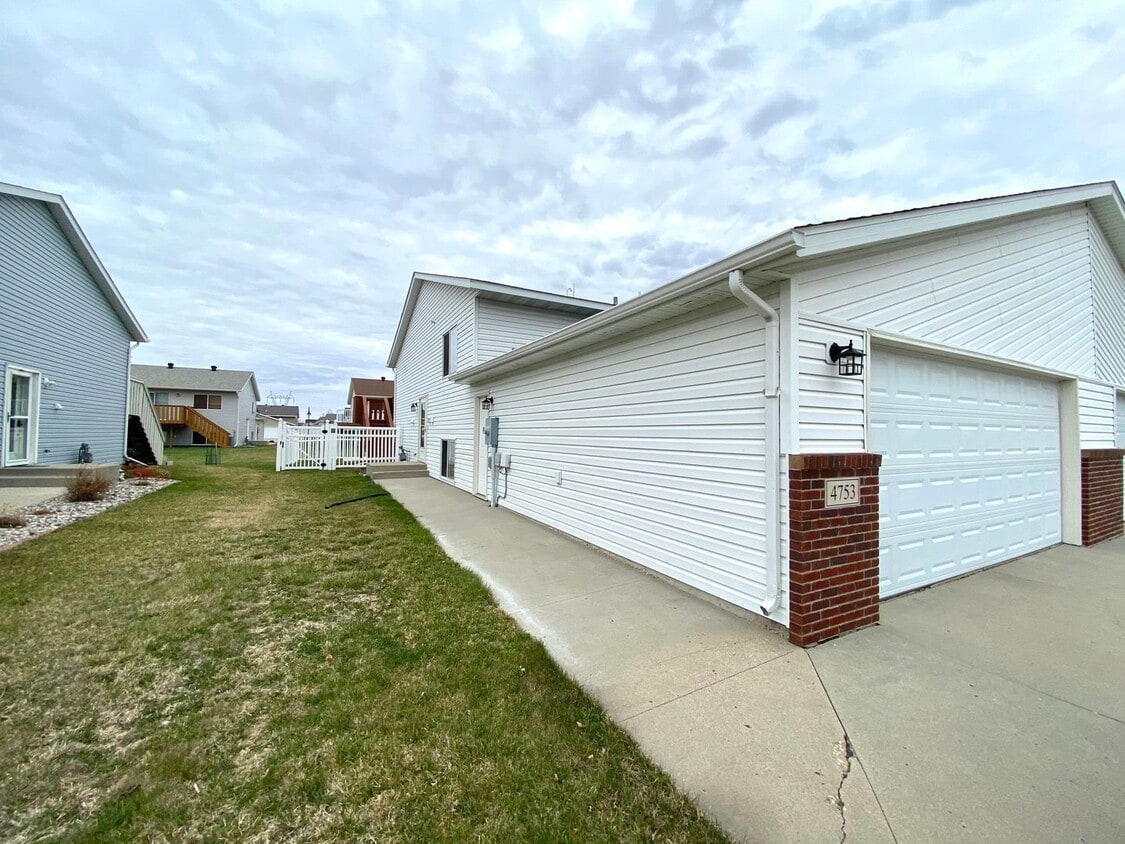 4753 51st St S, Fargo, ND 58104 - Townhome Rentals in Fargo ND ...