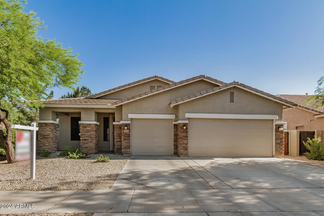 14205 W Desert Hills Dr, Surprise, AZ 85379 - House Rental in Surprise ...