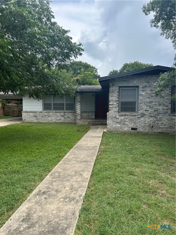 705 Campbell St Lockhart, TX 78644 - Alquileres en Lockhart, TX ...