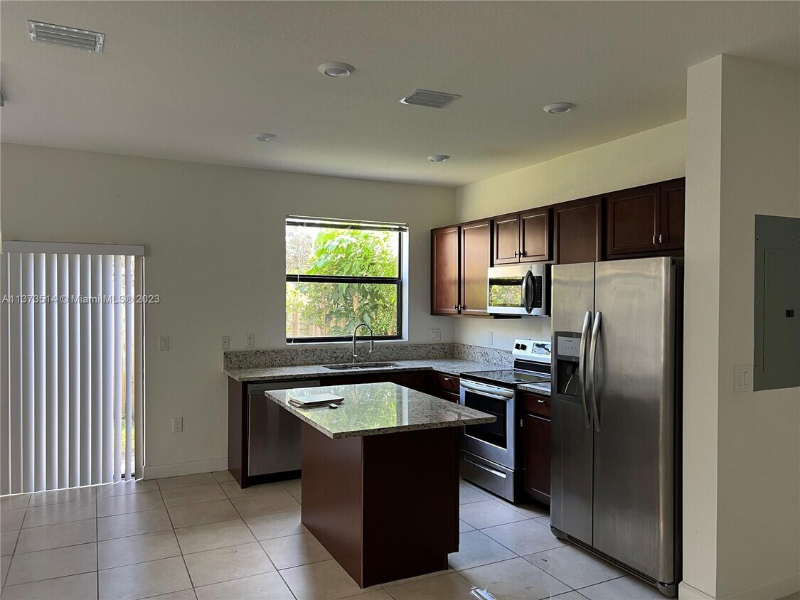 394 NE 208th Terrace, Miami, FL 33179 - Townhome Rentals in Miami FL ...