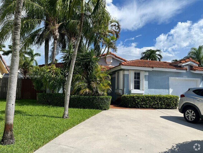 Saga Bay Townhomes Apartments for Rent with a Walk-In Closet - Cutler ...