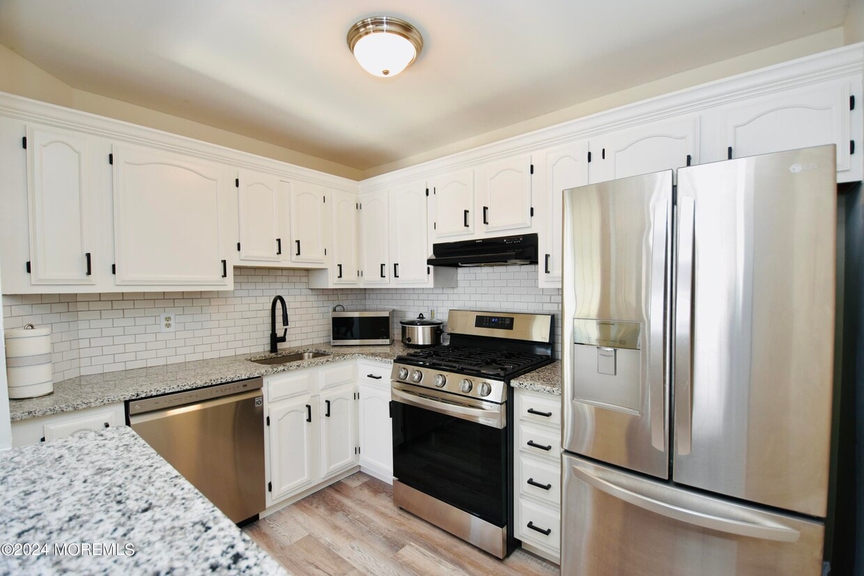 172 Pinetree Ct, Howell Township, NJ 07731 - Condo for Rent in Howell ...