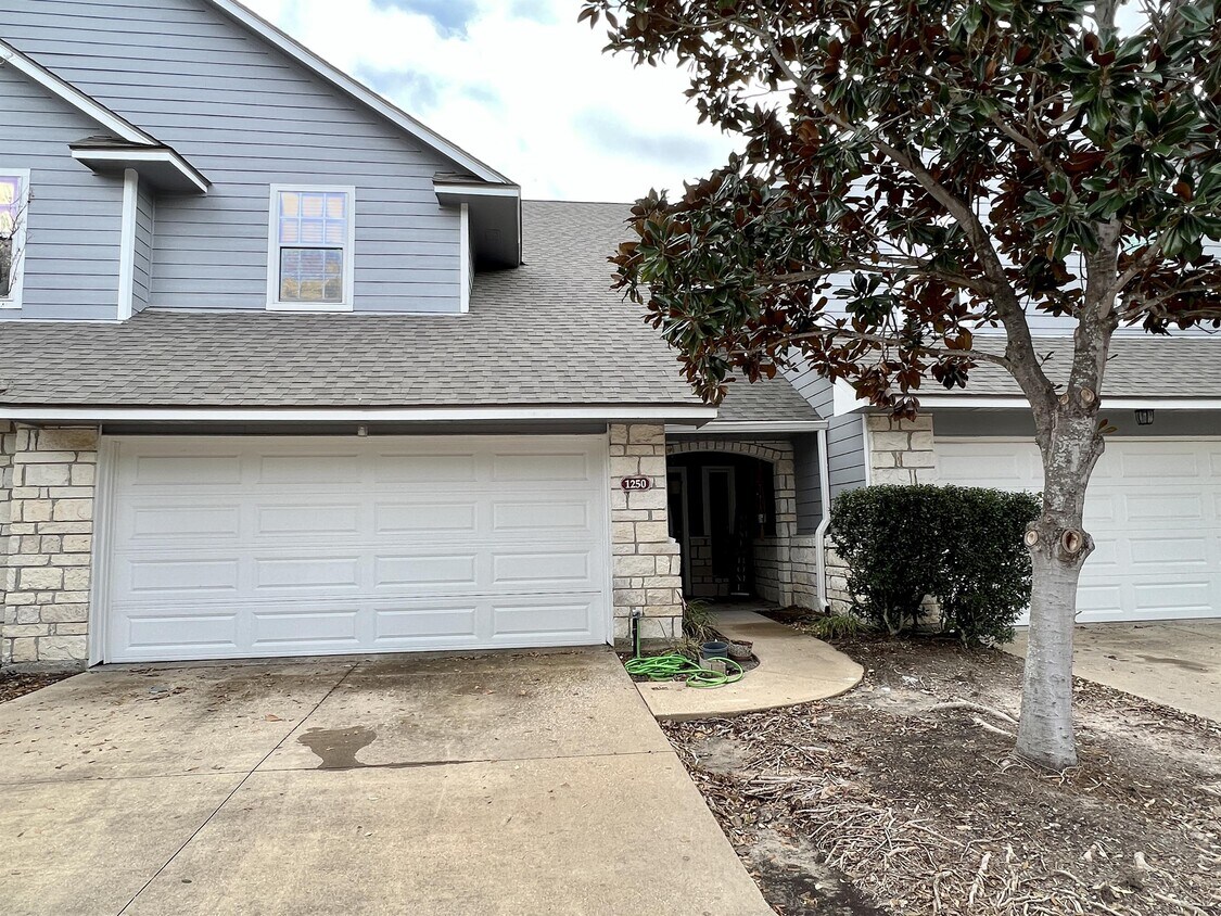 1250 Canyon Creek Cir, College Station, TX 77840 - Townhome Rentals in ...