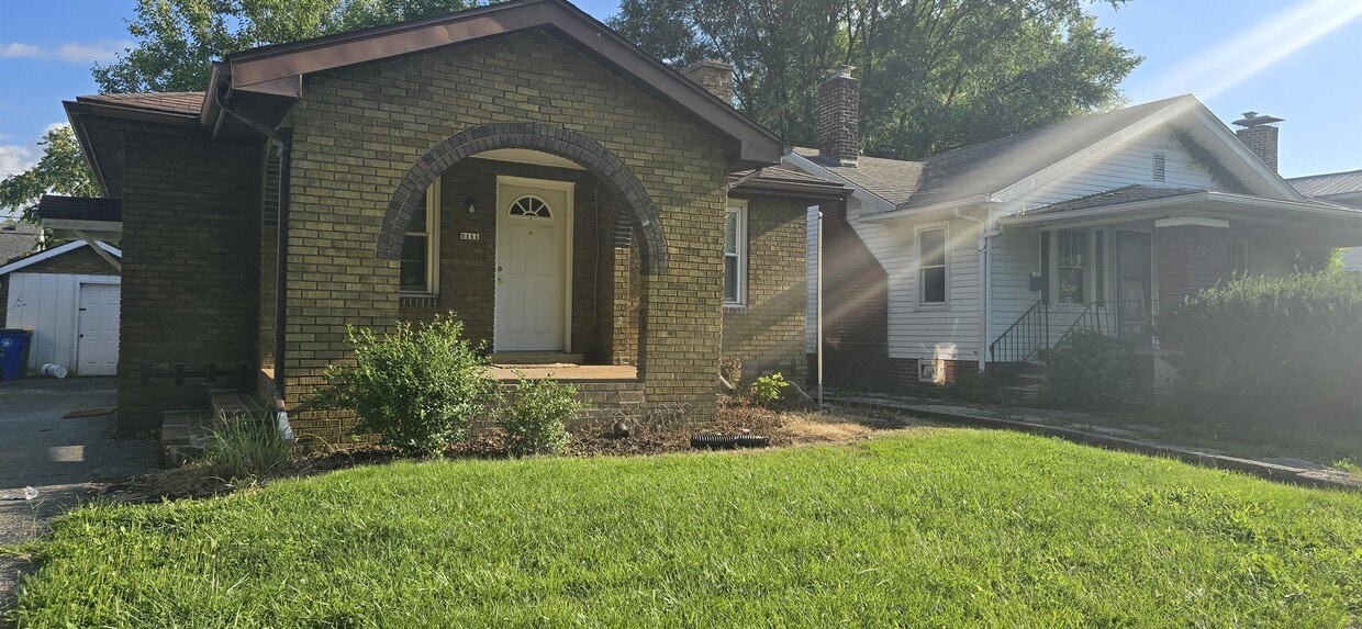 2111 E Wood St, Decatur, IL 62521 - House Rental in Decatur, IL ...