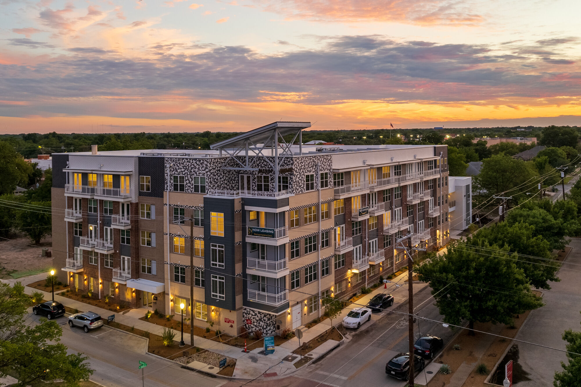 Bishop Central - 105 S Bishop Ave Dallas, TX 75208 | Apartments.com