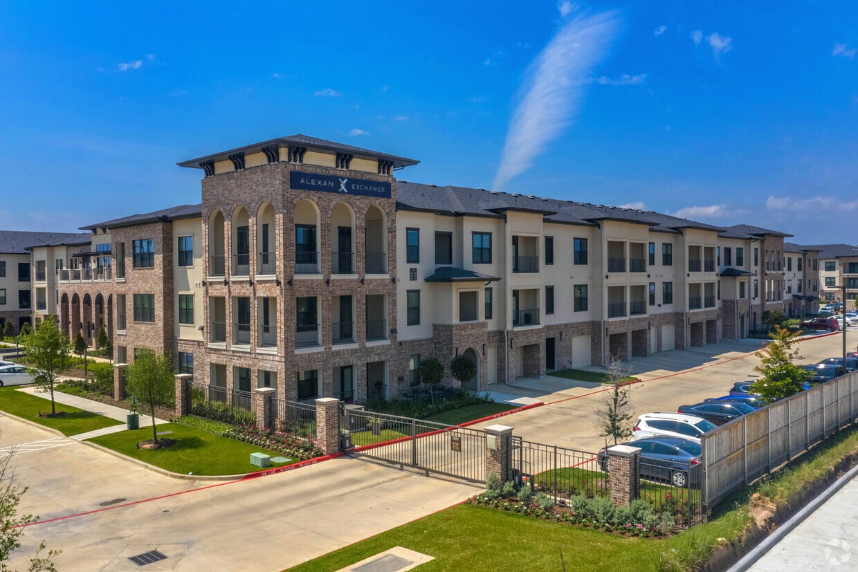Monarch Exchange - 21603 Spring Plaza Dr Spring, TX 77388 | Apartments.com