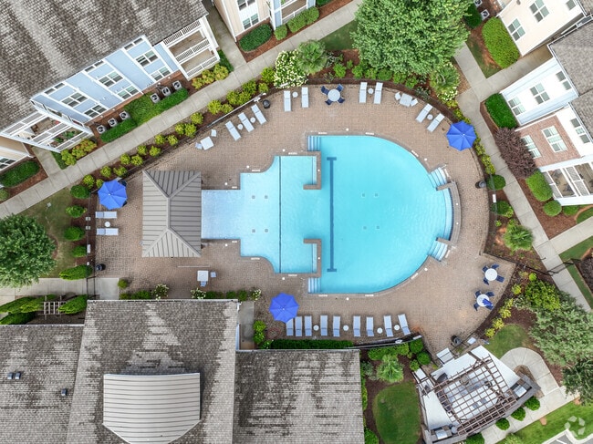 Fairway Townes at Regent Park Apartments for Rent with a Swimming Pool ...