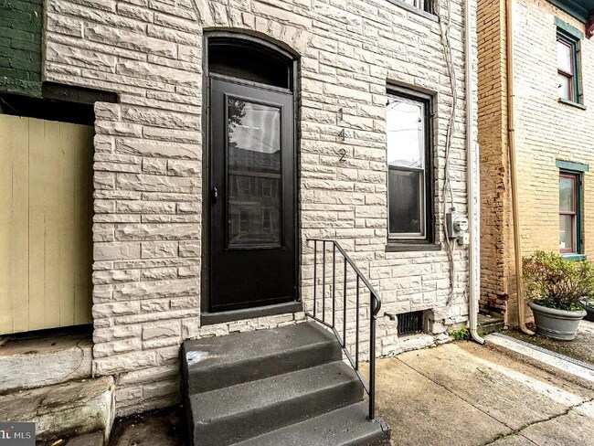 142 N Pitt St, Carlisle, PA 17013 | Apartments.com