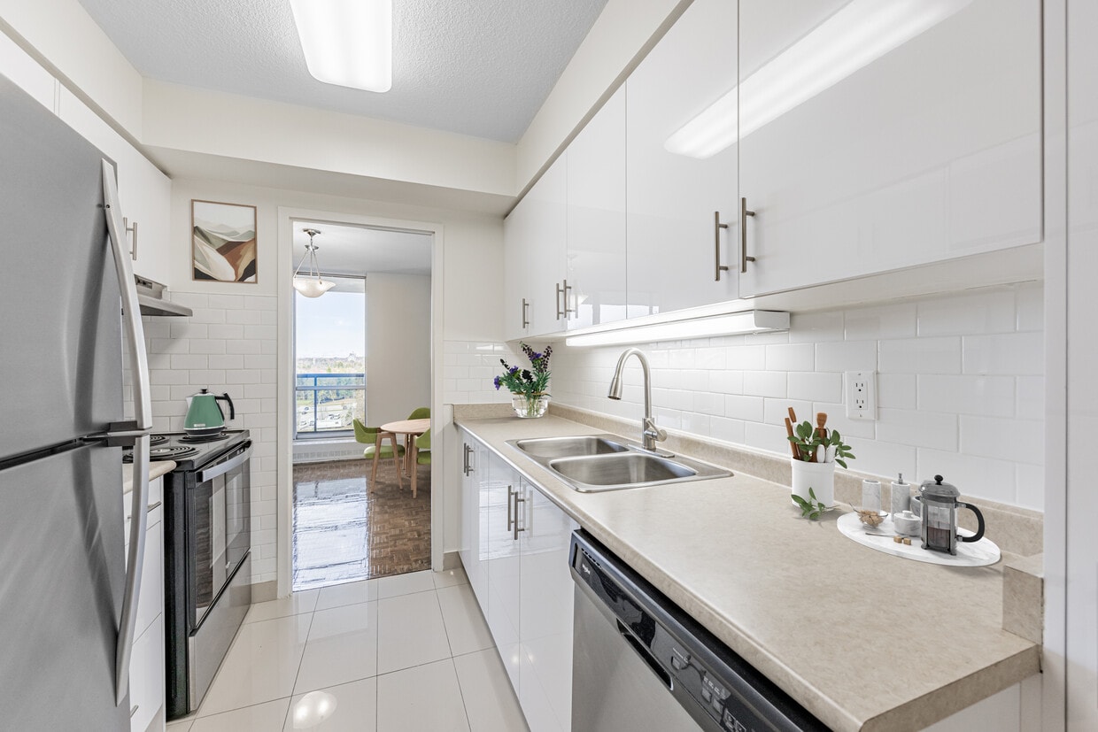 The Gates of Bayview - 4001 Bayview Avenue Apartments - 4001-4005 ...