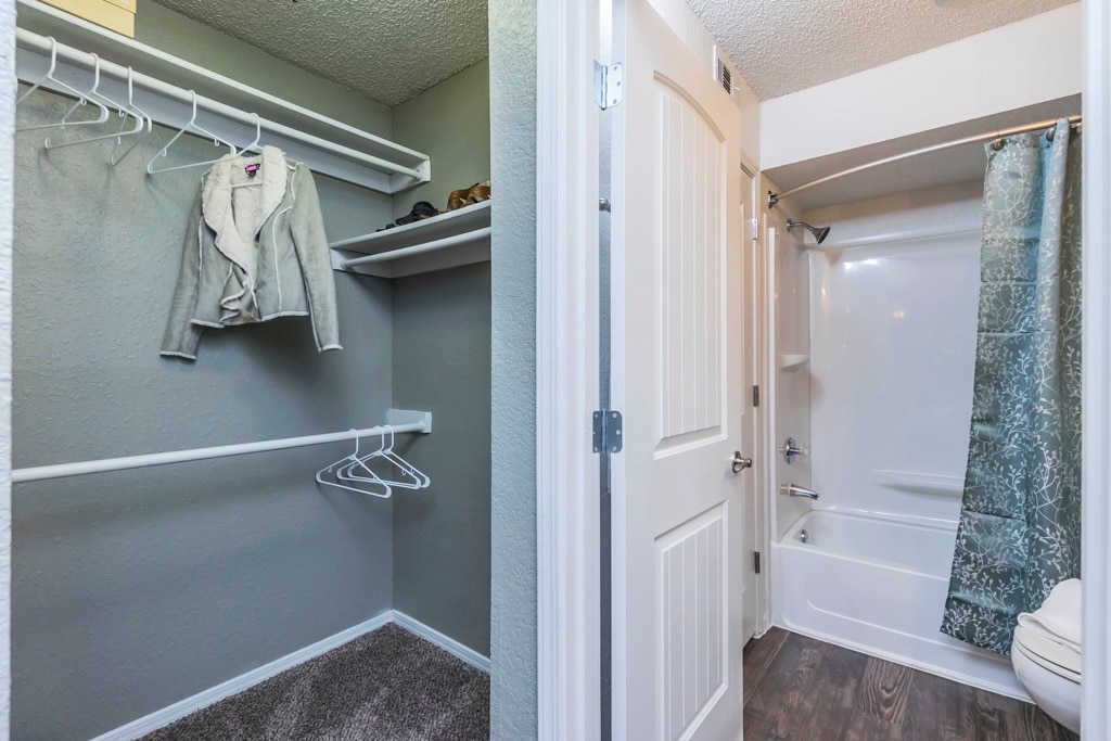 Charleston Crossing Apartments - 4548 S Elm Pl Broken Arrow, OK 74011 ...