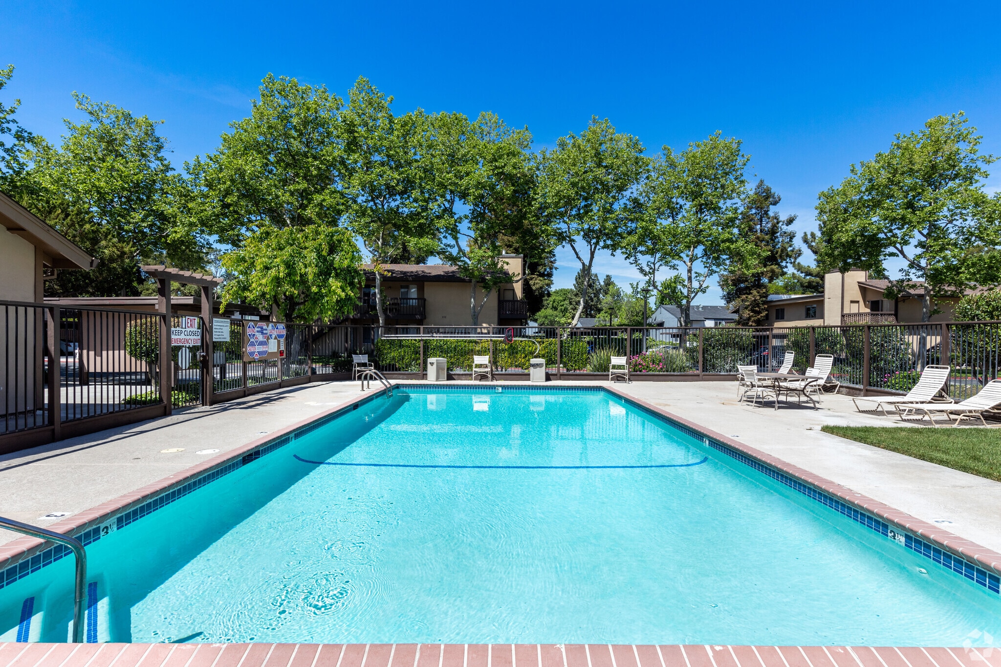 Diablo Oaks Apartments - 255 Coggins Dr Pleasant Hill, CA 94523 ...