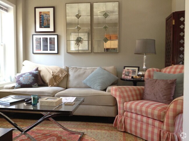 Ranch Triangle Apartments for Rent with High Ceilings - Chicago, IL - 3 ...