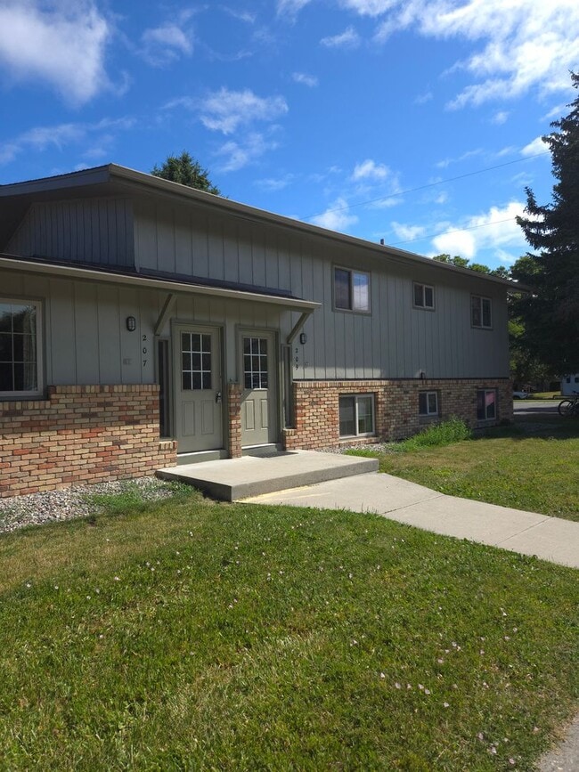 Best Luxury Greenhouse Village Apartments for Rent - Bozeman, MT ...