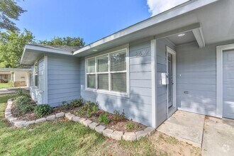 Braeburn Terrace Apartments for Rent with Hardwood Floors - Houston, TX ...