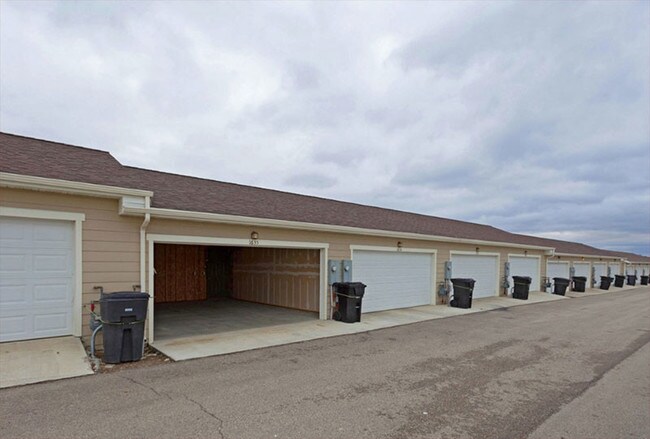 Strata Estates of Watford City Apartments - Watford City, ND ...