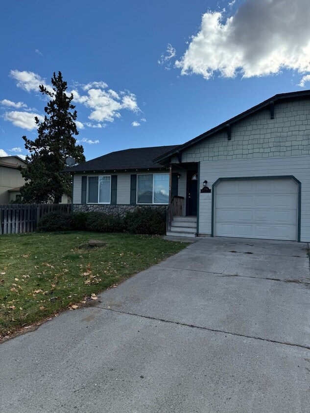 2806 SW Salmon Ave, Redmond, OR 97756 - House Rental in Redmond, OR ...