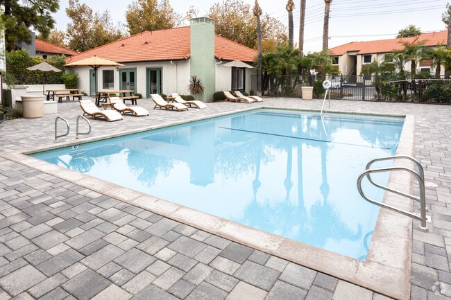 Apartments for Rent with a Walk-In Closet Near Colton Terrace Citrus ...