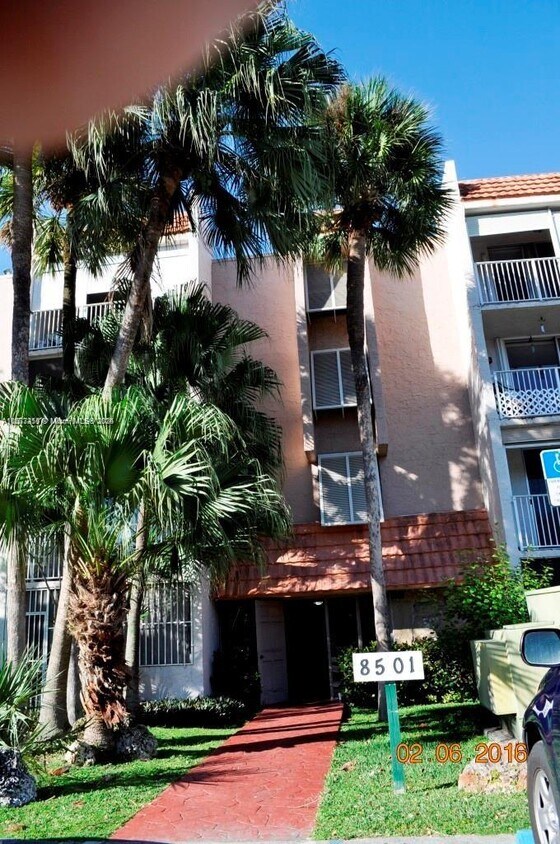 8501 NW 8th St Unit 302, Miami, FL 33126 - Condo for Rent in Miami, FL | Apartments.com