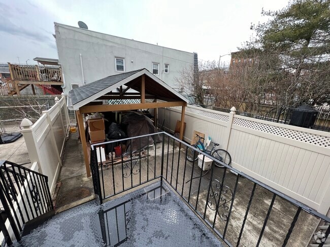 Northwestern Queens Apartments for Rent with a Yard - Queens, NY - 5 ...