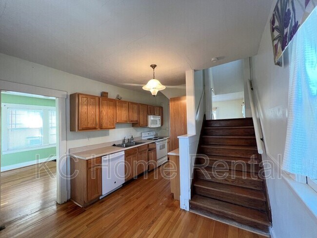5119 Grand Ave, Kansas City, MO 64112 - House Rental in Kansas City, MO ...