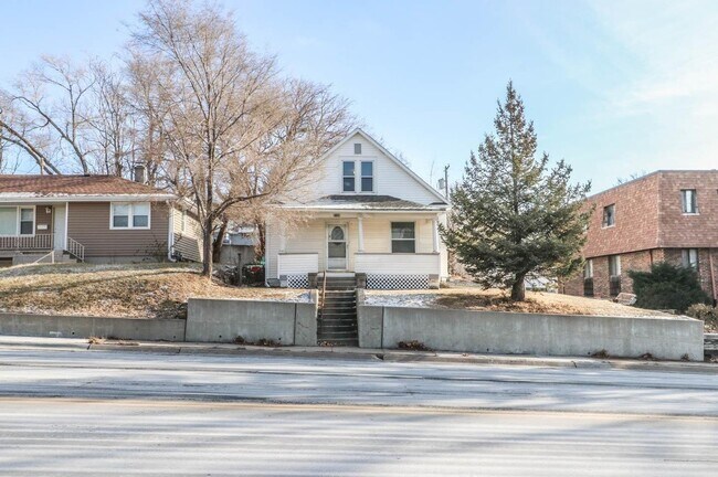 2129 S 42nd St, Omaha, NE 68105 - House Rental in Omaha, NE ...
