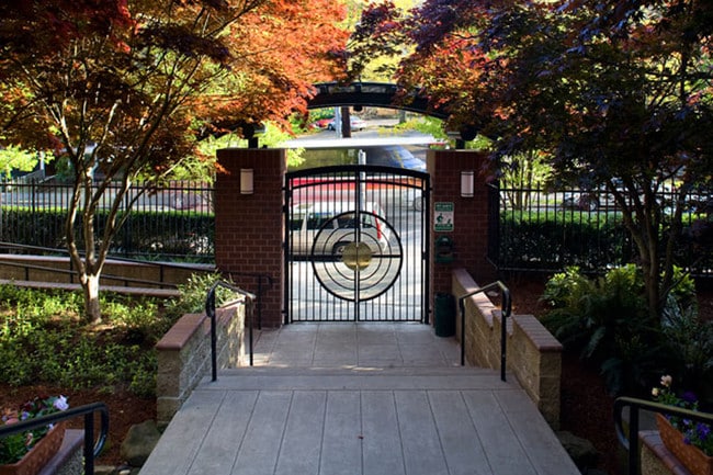 Collins Circle Apartments - Portland, OR | Apartments.com