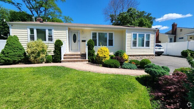 Loretta Park Apartments for Rent with Extra Storage - Brentwood, NY ...