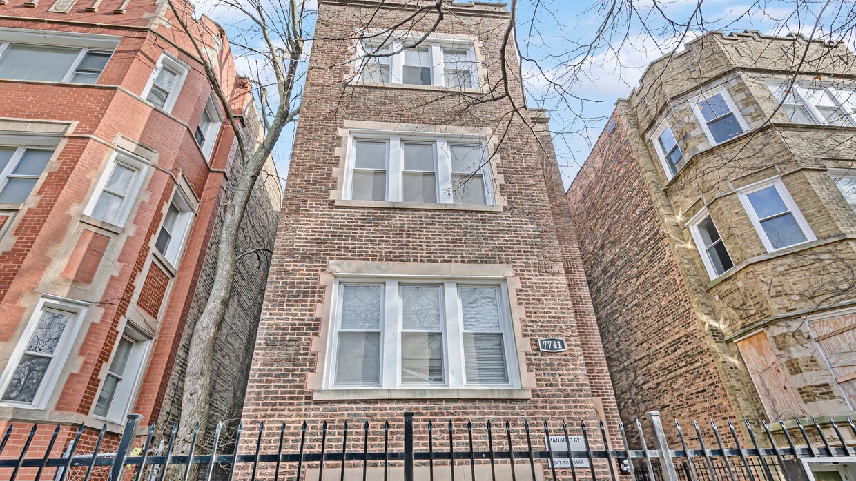 7741 S Yates Blvd Unit 1, Chicago, IL 60649 - Room for Rent in Chicago ...