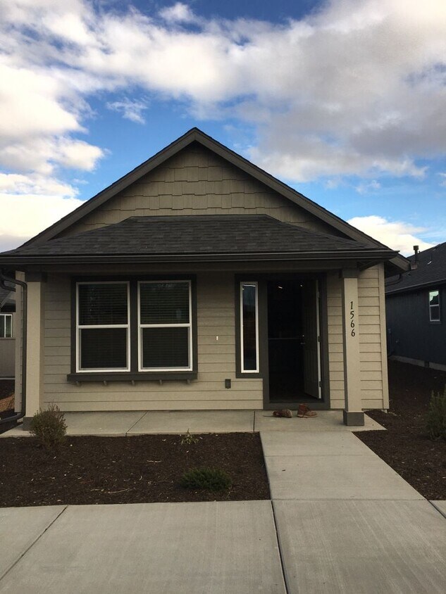 1566 SW 36th Loop, Redmond, OR 97756 - House Rental in Redmond, OR ...