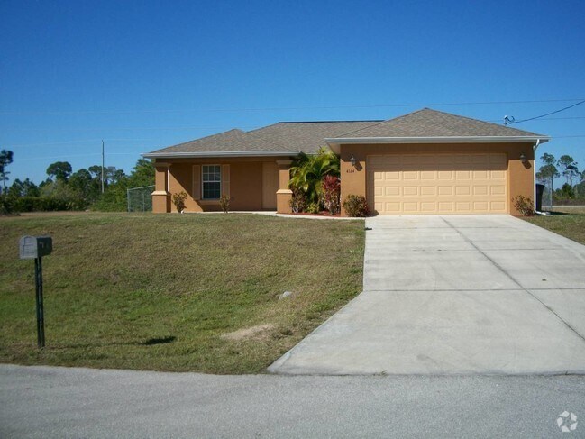 Jacaranda Apartments for Rent with a Garage - North Fort Myers, FL - 6 ...