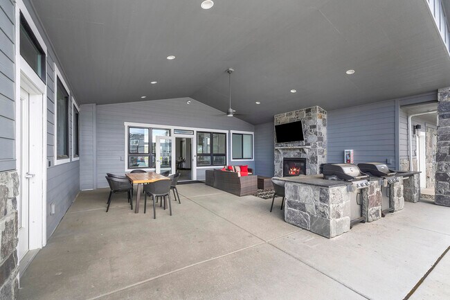 Prairie Pointe Apartments & Townhomes - 1586 W Switchgrass Ln Coeur d ...