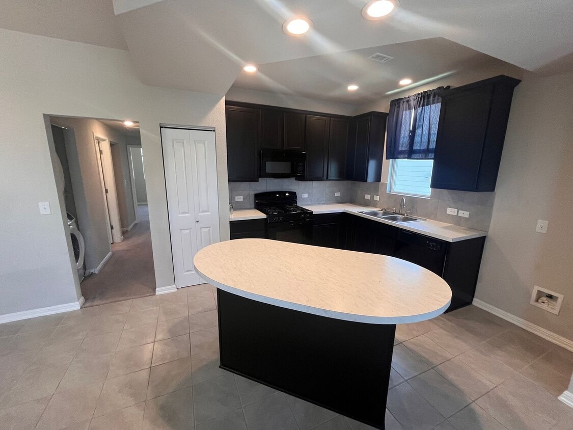 592 Ferrule Dr Unit A, Kyle, TX 78640 - Room for Rent in Kyle, TX ...