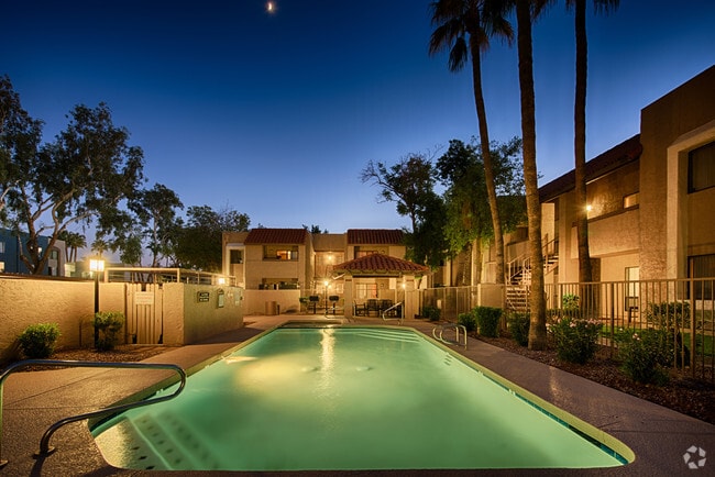 Paramount Vista Apartments for Rent with Extra Storage - Phoenix, AZ ...