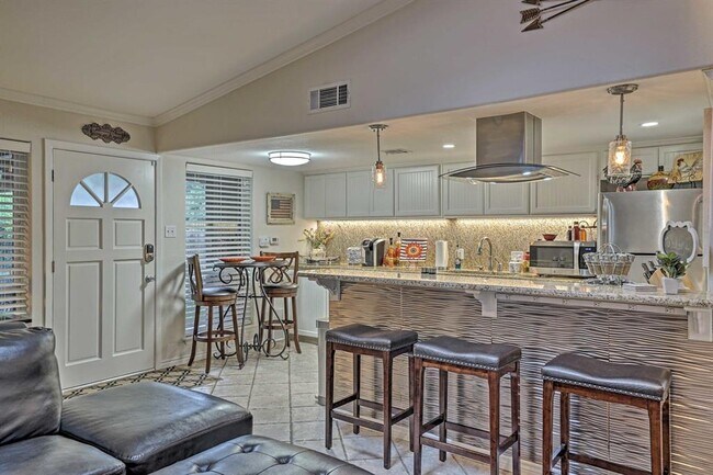 5601 Woodrow Ave Unit 106, Austin, TX 78756 - Condo for Rent in Austin ...