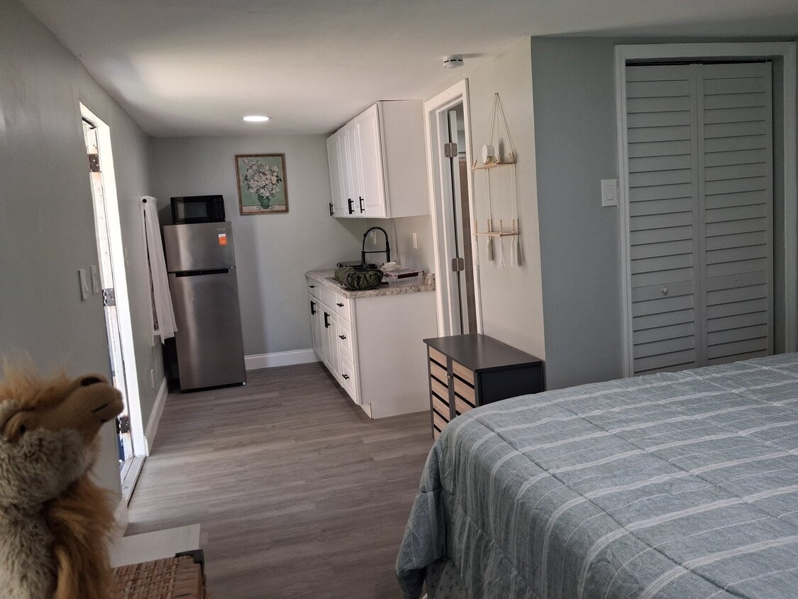 34G Miriam St Unit Studio for rent, Stock Island, FL 33040 | Apartments.com
