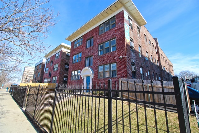 z-123124-Studios on Broadway - 3201-3211 Broadway St Kansas City, MO ...