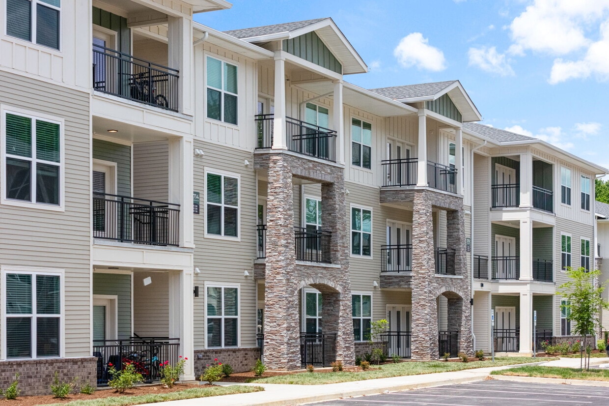 Laurel at the Woodlands - 3500 Lees Ln Louisville, KY 40216 ...