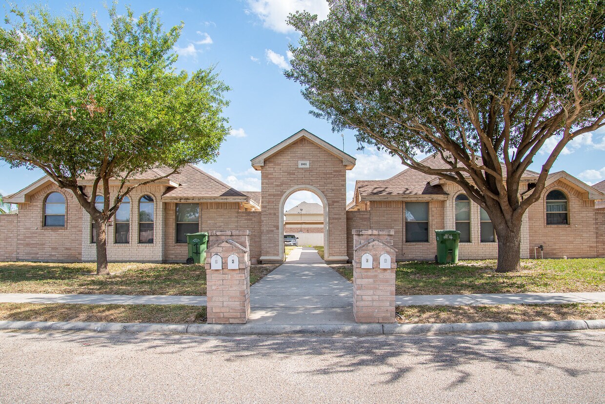 1007 Cedarwood Dr, Rio Grande City, TX 78582 - Townhome Rentals in Rio ...